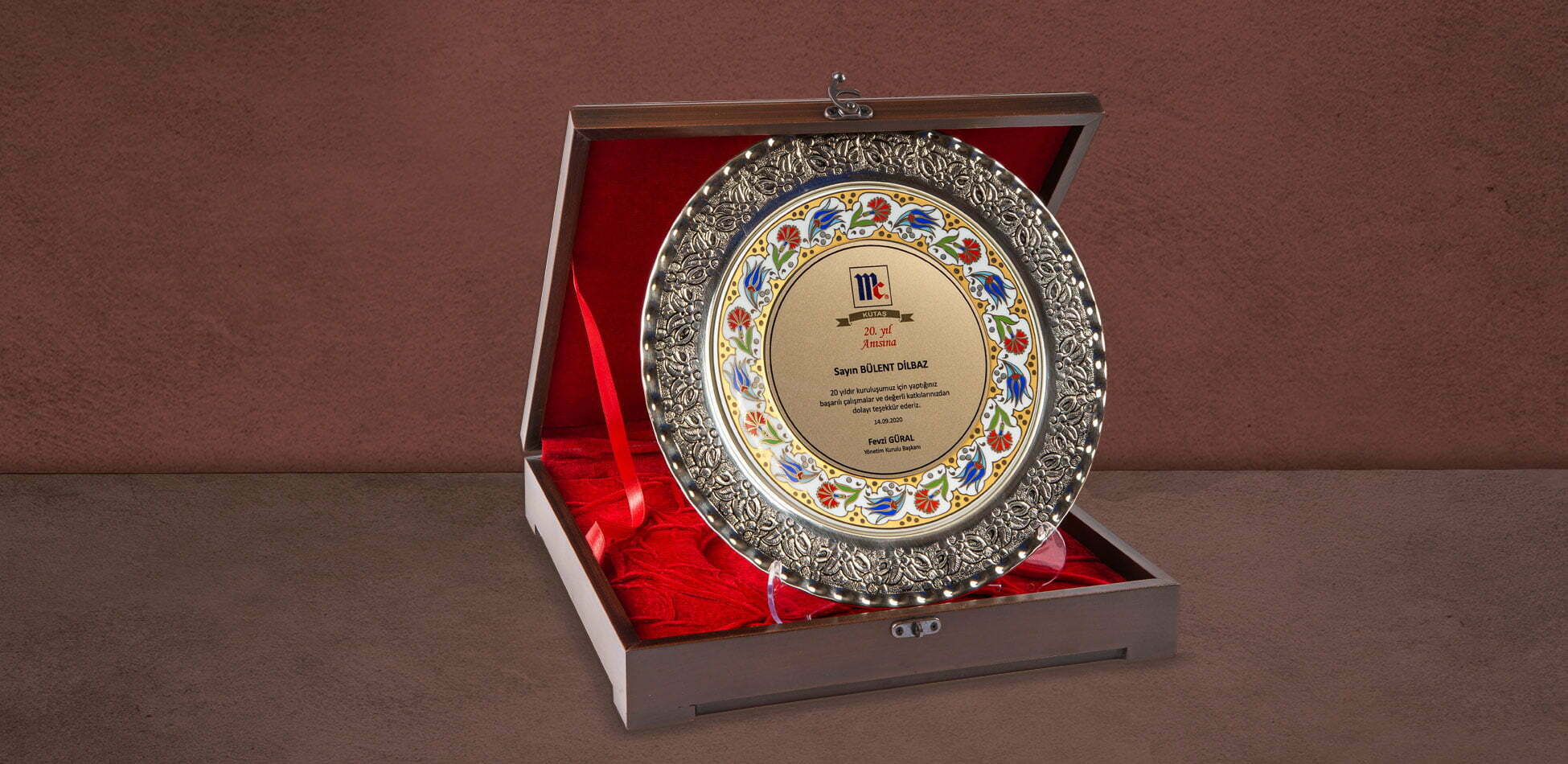 ALP PLAKET | Masa İsimliği - Promosyon - Yaka İsimliği